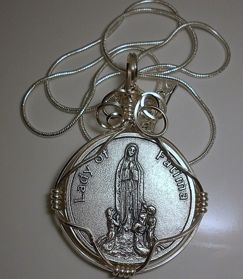 Our Lady of Fatima Medal Pendant - Etsy Israel