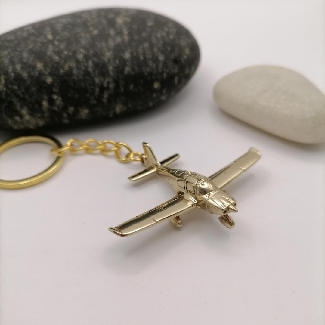 Brass Cirrus SR22 Airplane Keychain, Aviation Gift - Etsy
