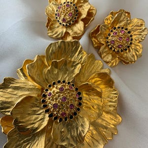 80s IVANA Gold Flower Brooch and Earring Set - Etsy
