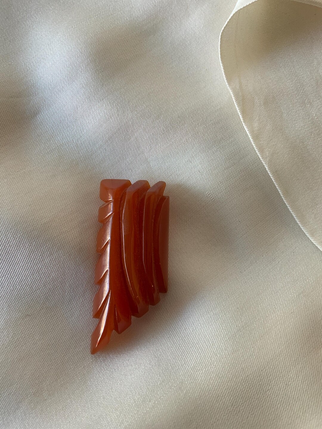 Art Deco Carved Bakelite Fur Clip - Etsy