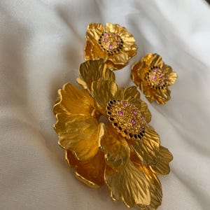 80s IVANA Gold Flower Brooch and Earring Set - Etsy