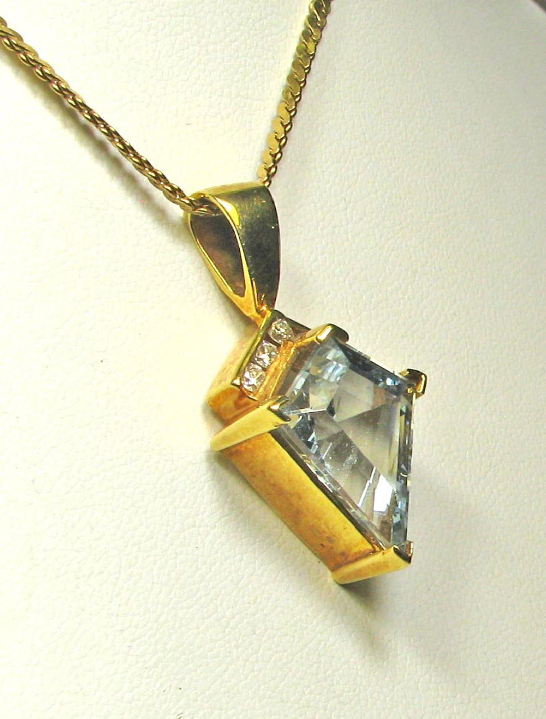 18K Yellow Gold Kite Shaped Aquamarine and Diamond Pendant - Etsy