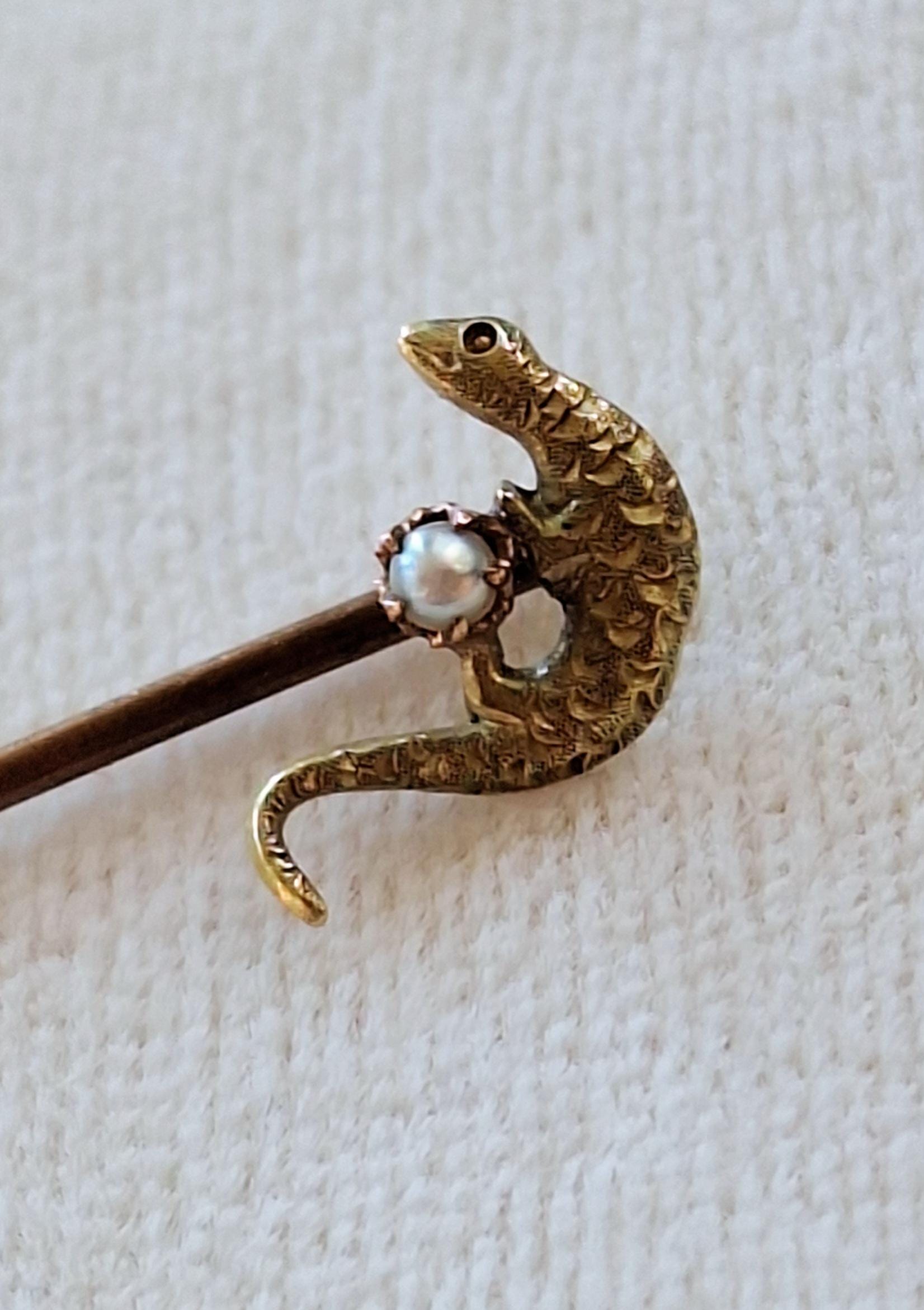 Vintage Victorian Gold Gecko Lizard Cravat Lapel Pin