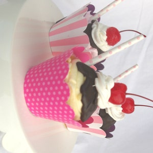 12 Hot Pink Dot Reversible Cupcake Wraps With Scalloped Edge-pink Dot ...