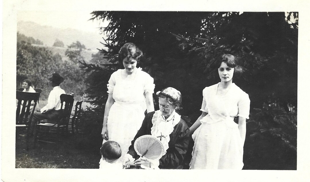 Vintage Photo Aunt Susan Family Picture Two Beautiful Young Women ...