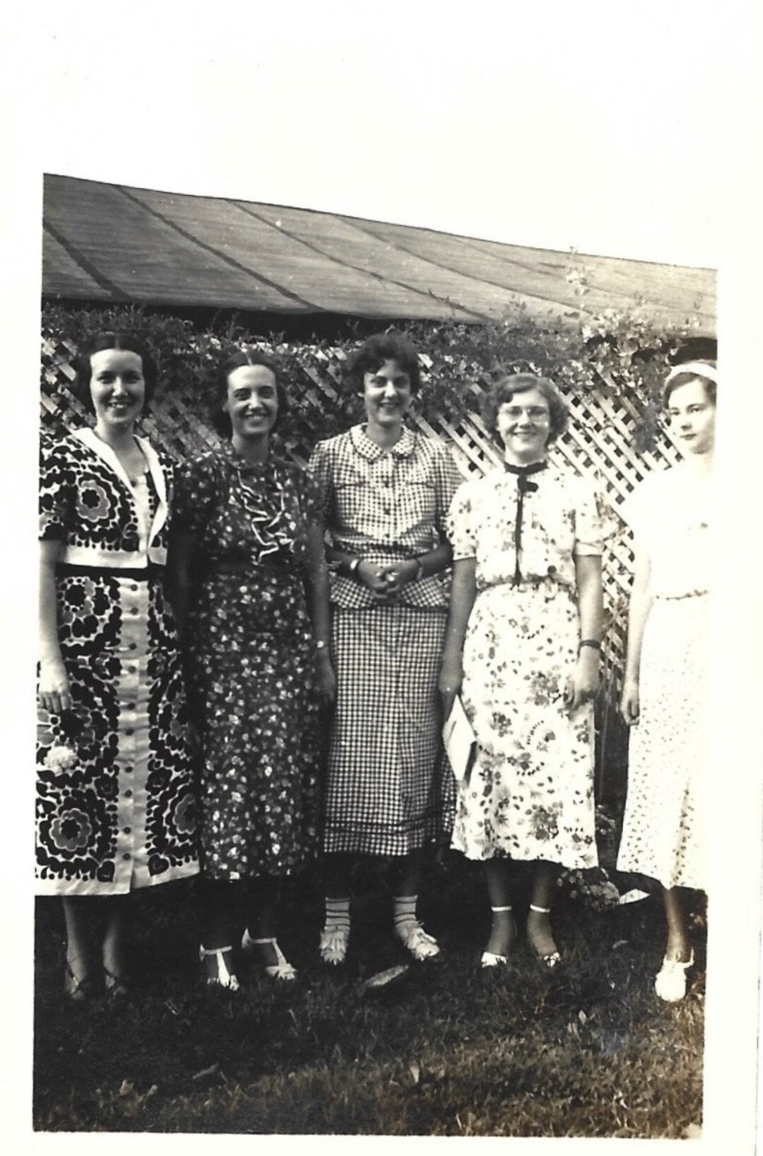 Colorful Dresses Bold Patterns Vintage Photo 1950’s Fashion Home Sewing ...