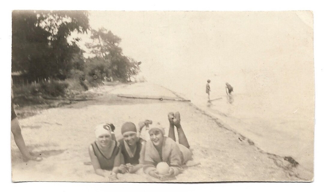 Vintage Photo Flappers on the Beach Pretty Girls Wearing Swim Caps ...