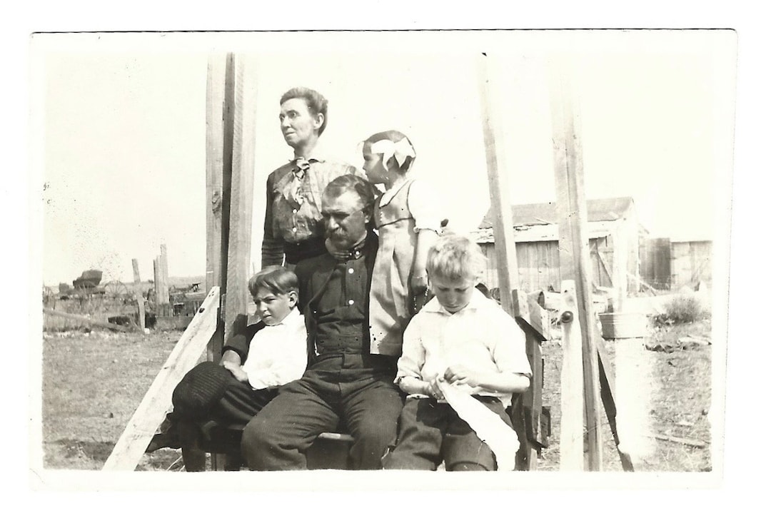 Hanna Family 1916 Antique Photo Immigrant Family Prairie Life Rural ...