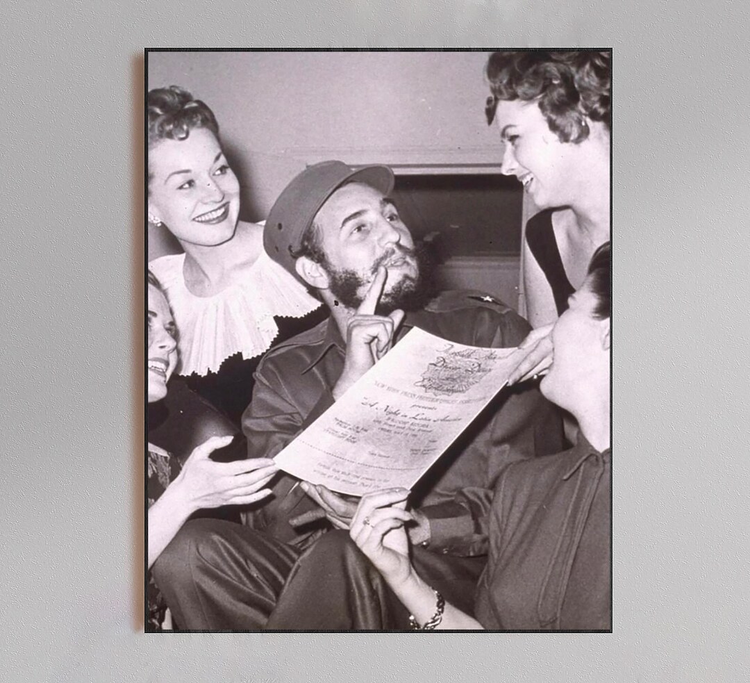 Fidel Castro With Women Photo Vintage Poster | Historical Fidel Castro ...