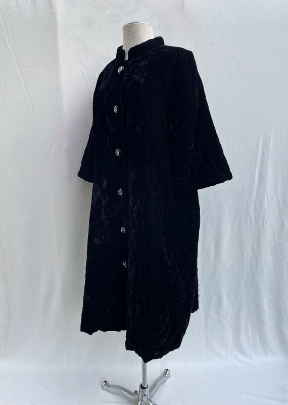 Stunning 1950s Black quilted velvet opera coat rhines… - Gem
