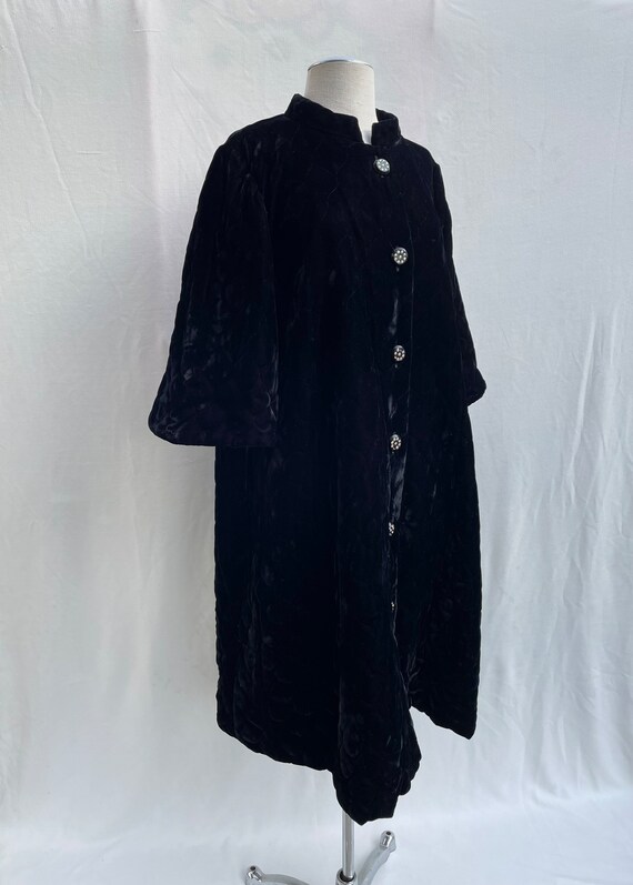 Stunning 1950s Black quilted velvet opera coat rhines… - Gem