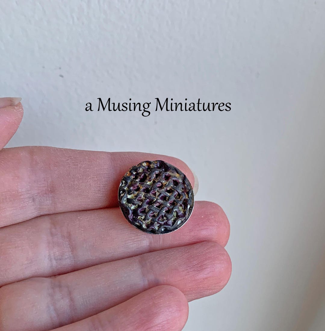 Miniature Burnt Pie With Aluminum Plate in 1:12 Scale for Dollhouse ...