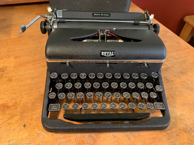 I Used An Arduino Uno To Connect A Typewriter To A Raspberry Pi So I Can Use It As A Linux