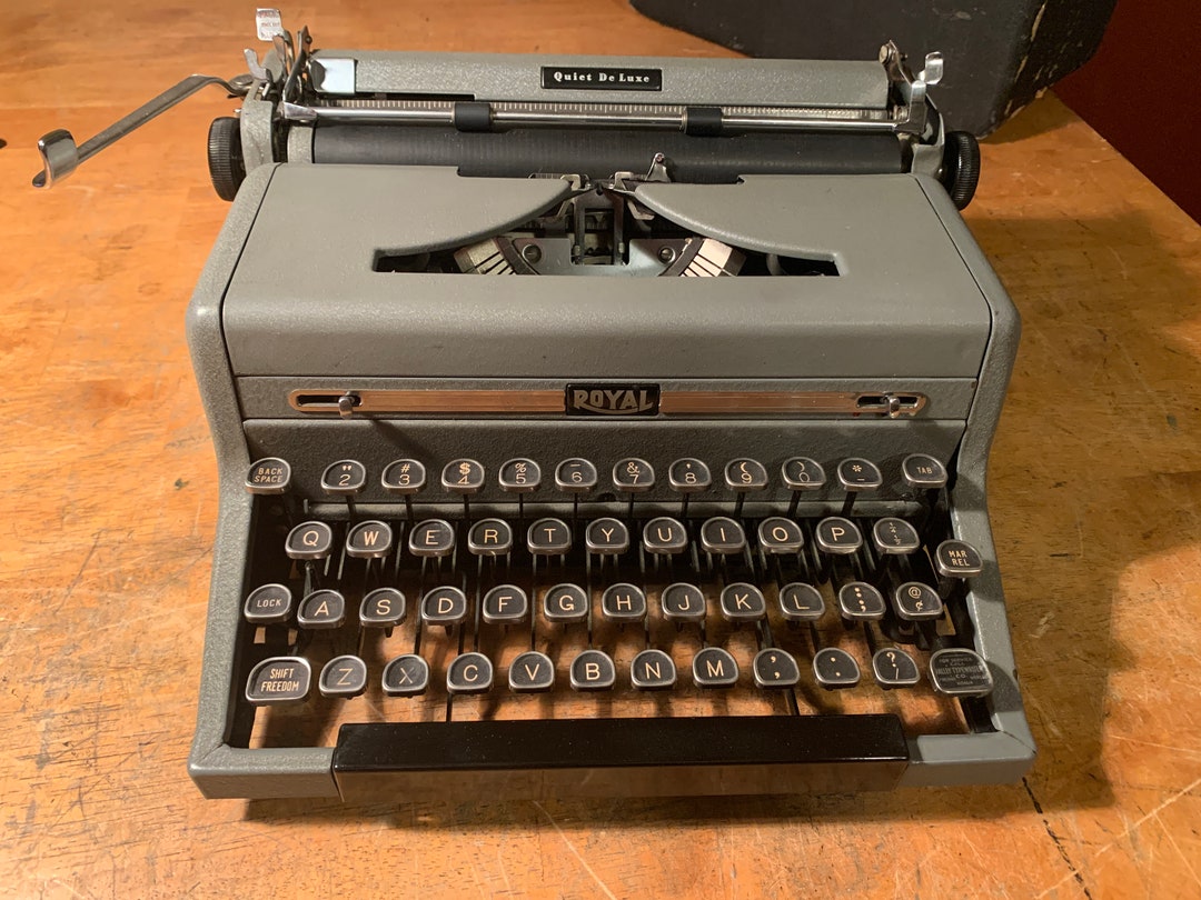 Royal Quiet Deluxe Tombstone Key Typewriter - Etsy