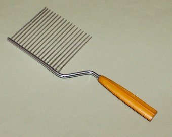 Sharp Kitchen Objects Vintage Cake Breaker Tomato Slicer Curved Grater ...