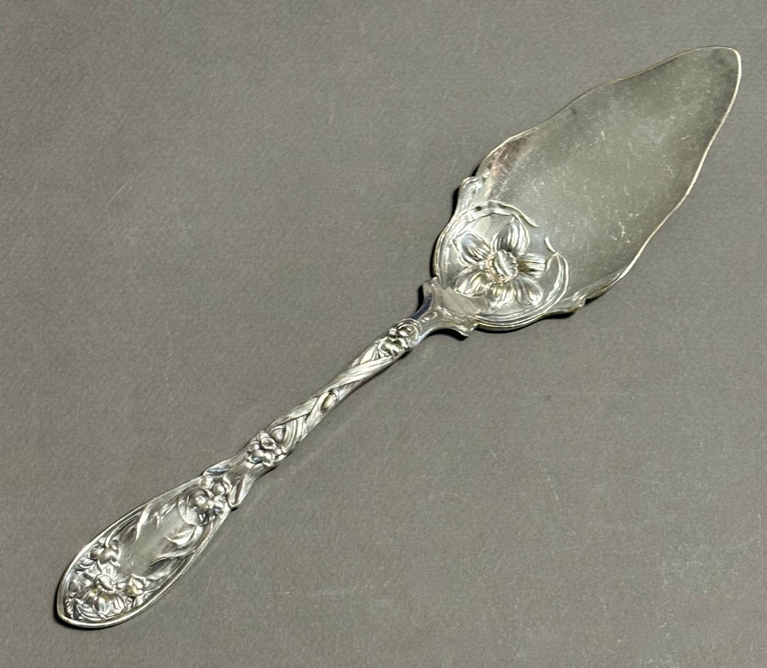 Vintage Oneida Narcissus Silver Plate Pastry Server: Floral Cake Server ...