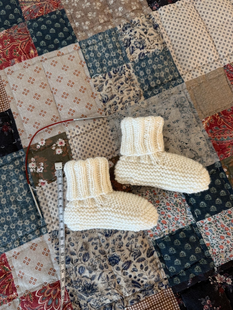Classic Cuffed Baby Booties Knitting Pattern | Seamless Slippers 0-18 ...