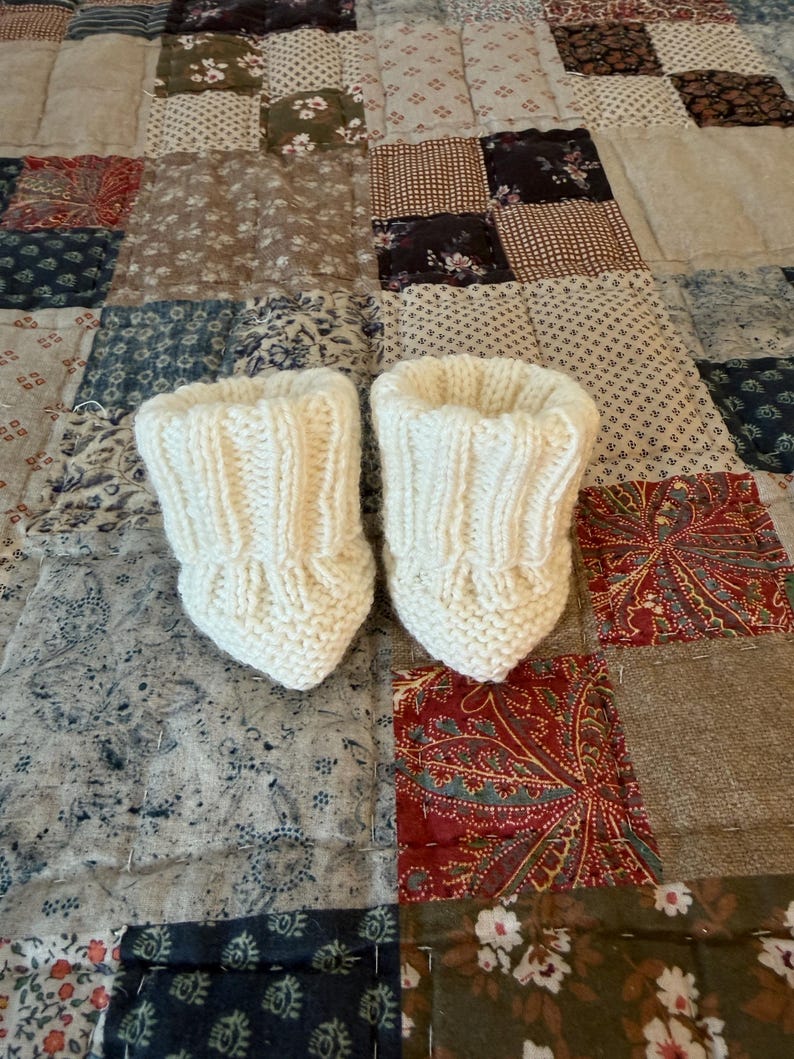 Classic Cuffed Baby Booties Knitting Pattern | Seamless Slippers 0-18 ...