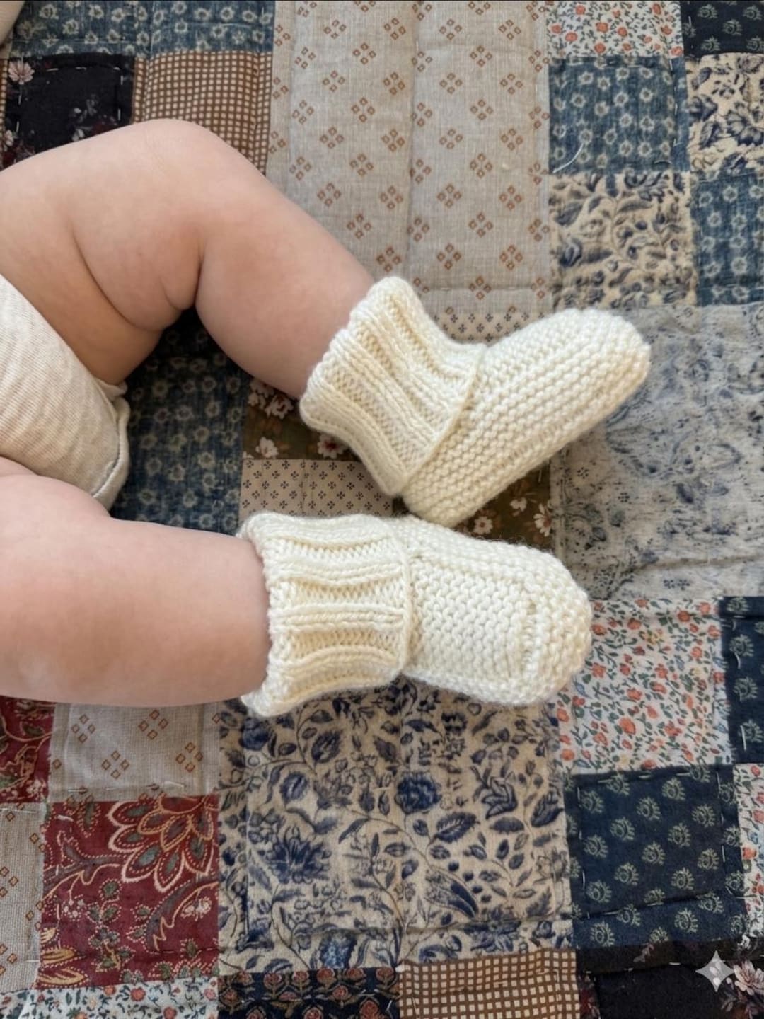 Classic Cuffed Baby Booties Knitting Pattern | Seamless Slippers 0-18 ...