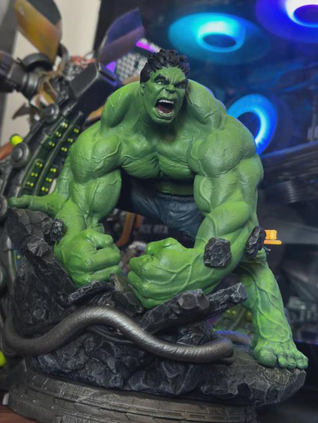 Hand-painted Hulk Resin Statue 1/11 Scale | Fan Art Collectible - Etsy