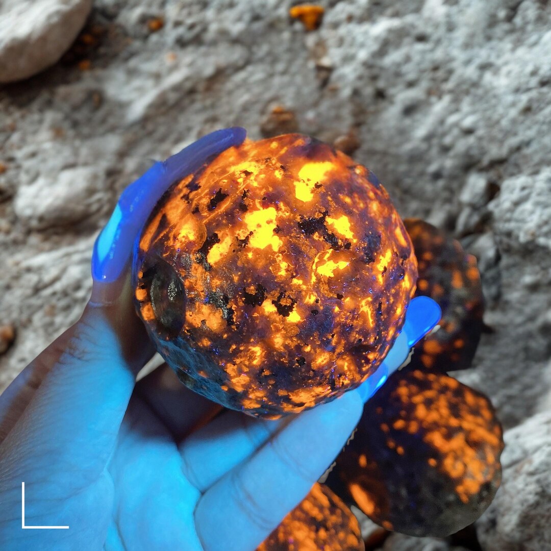 Natural Yooperlite Moon Sphere Crystal Flame Stone Ball Fluorescent UV ...