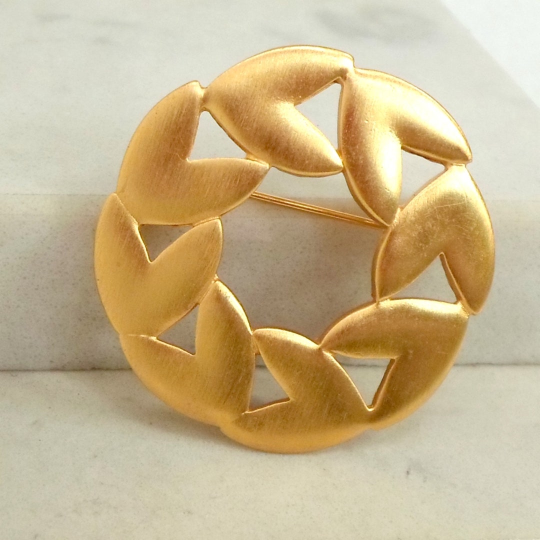 Vintage Heart Anne Klein Brooch Pin Matte Goldtone Stylized Circle of ...