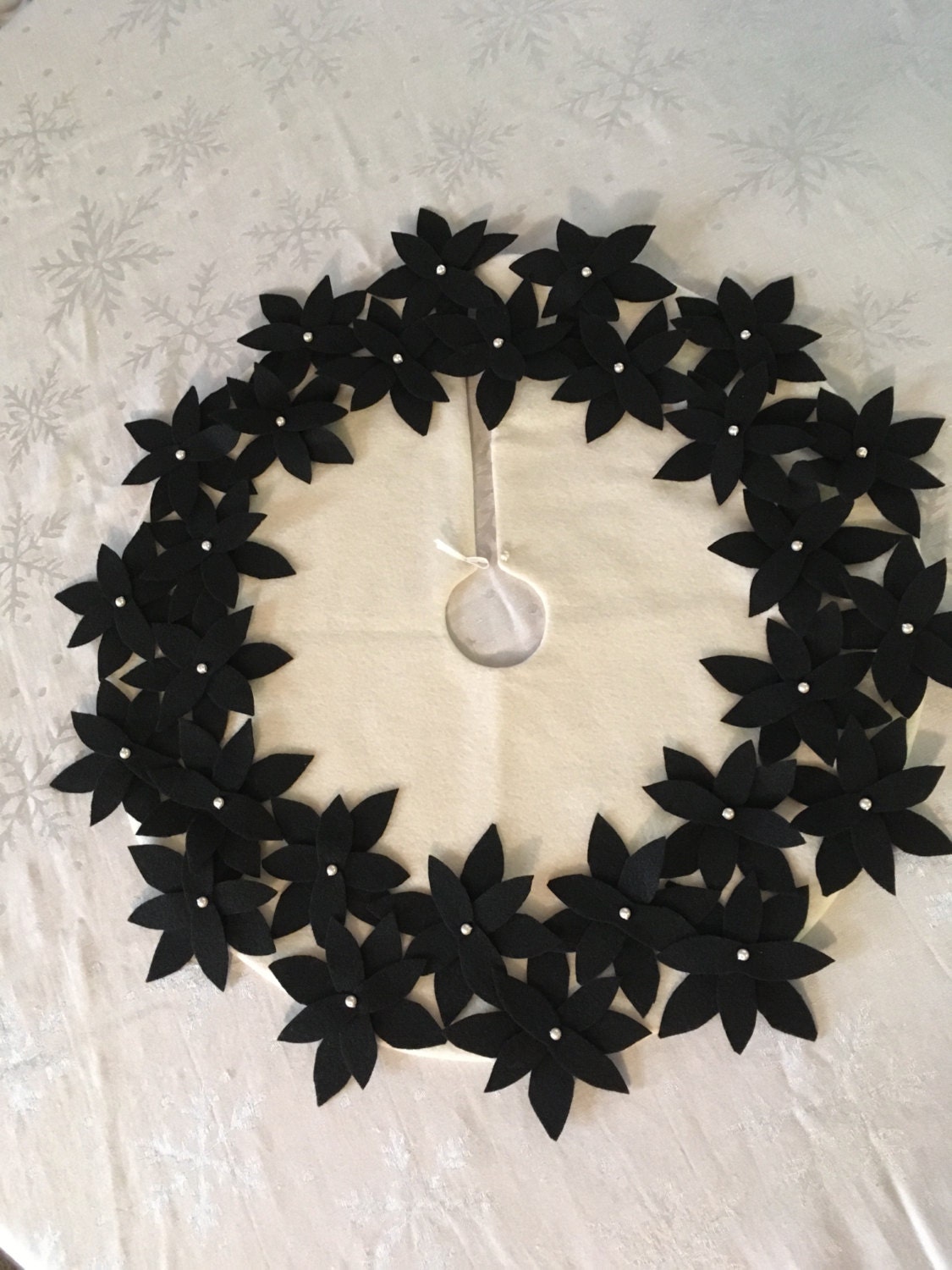 Free Shipping Tree Skirt Beige Felt With Black Flowers Small Breakfast ...