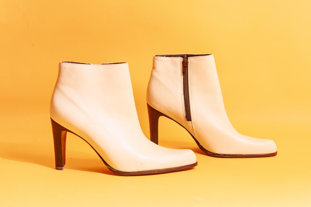 90s White Leather High Heel Ankle Booties Vintage Pointy Elegant Sleek ...
