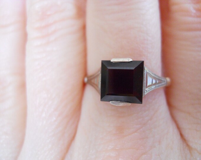 Antique 9ct Gold Ring With Square Cut Garnet - Etsy