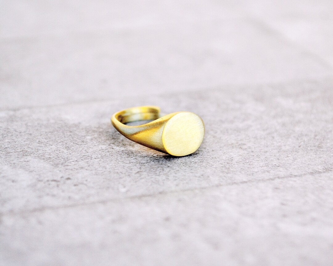 Bague de promesse, chevalière initiale, bague cercle, bague géométrique ...