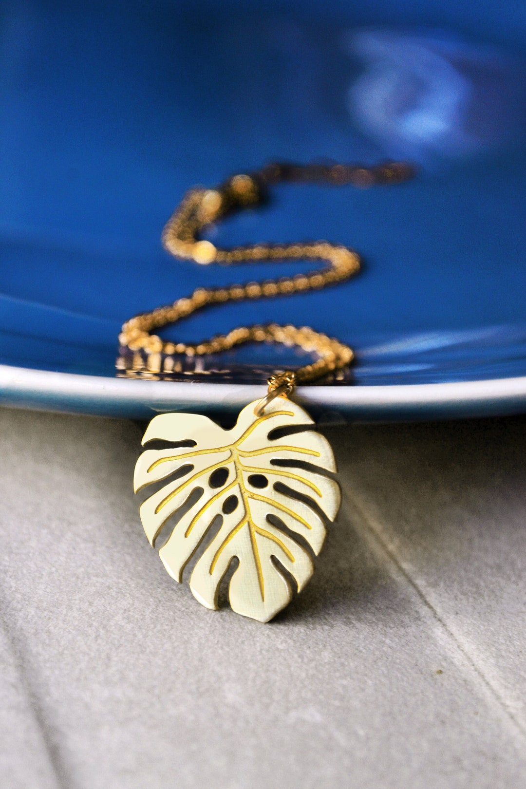 Monstera Leaf Necklace, Gold Houseplant Foliage Pendant, Tropical Plant ...