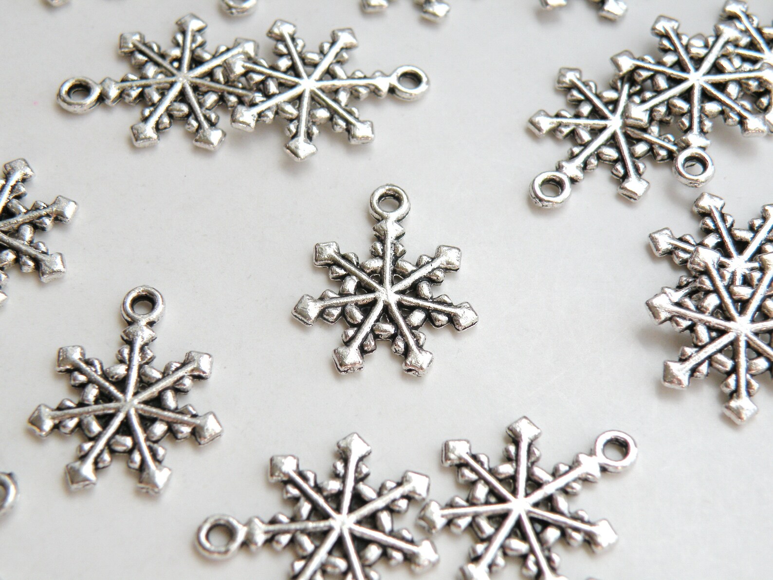 10 Christmas Snowflake Antique Silver Plated Charms 20x17mm - Etsy
