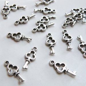 10 Clover Skeleton Key Tiny Charms Antique Silver 16x6mm DB05485 - Etsy