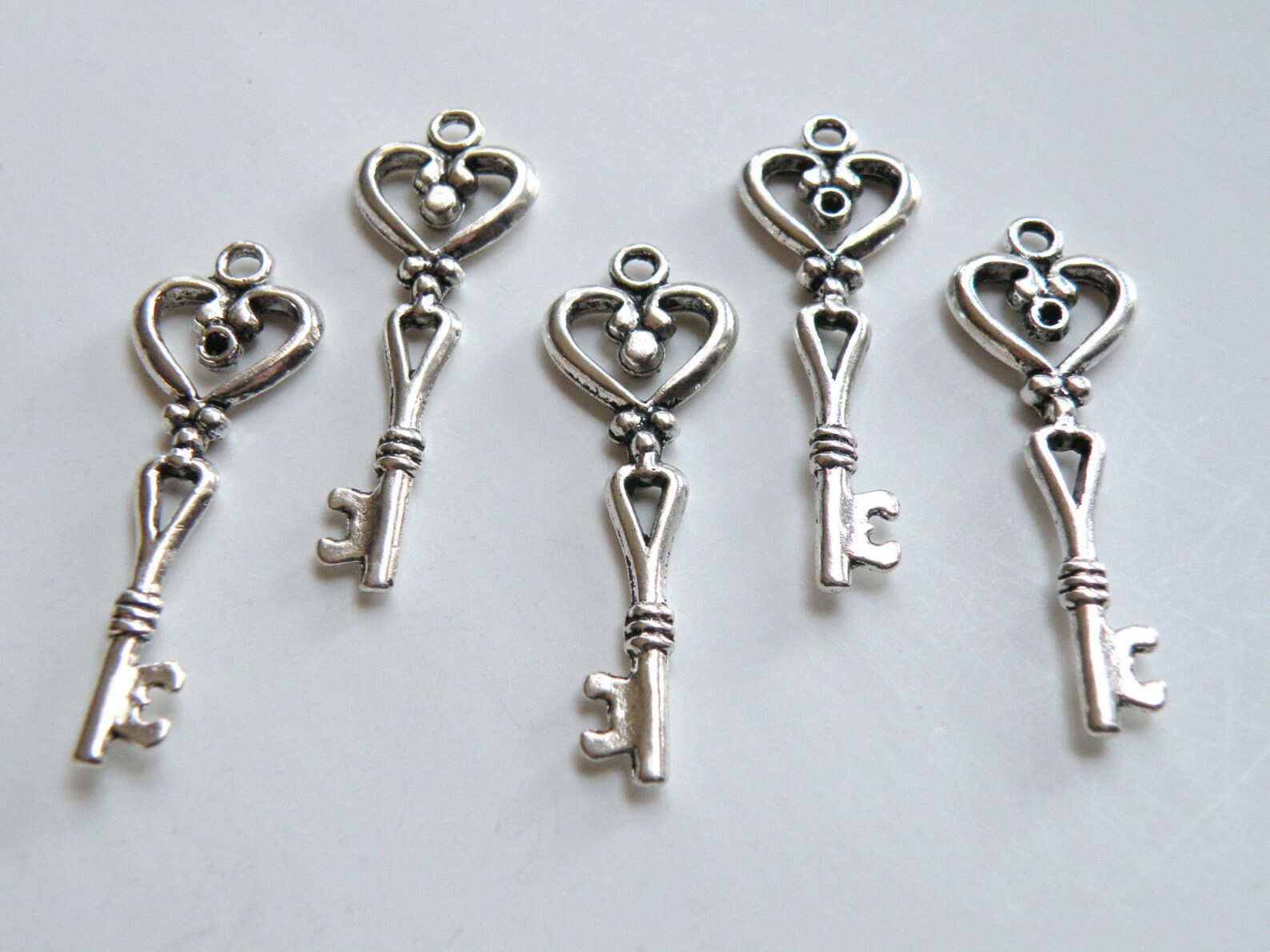 5 Heart Skeleton Key Medium Charms Antique Silver 43x14mm | Etsy