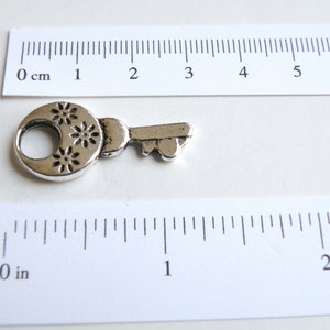 5 Floral Round Skeleton Key Small Charms Antique Silver 30x14mm ...