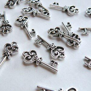 10 Heart skeleton key small charms antique silver 21x9mm | Etsy