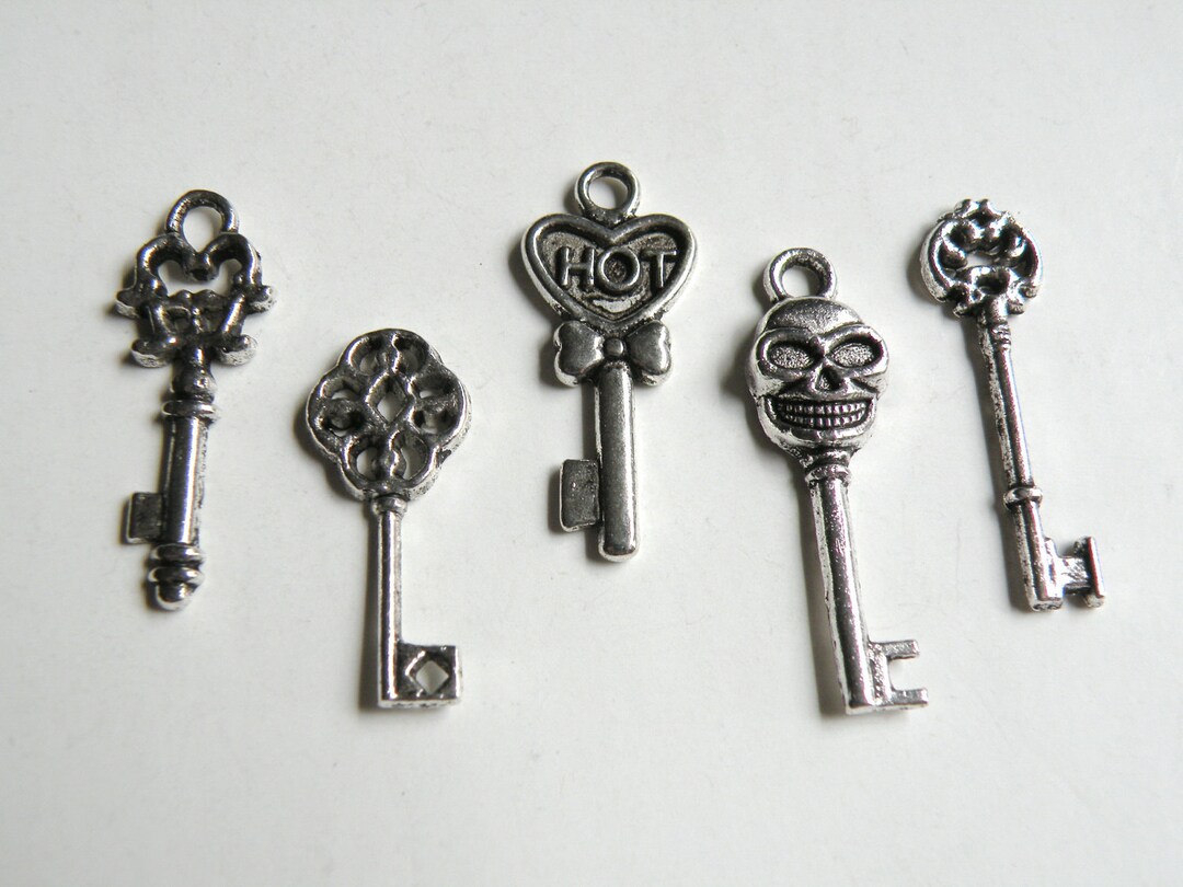 5 Small Skeleton Key Charm Collection Antique Silver 26x11mm to 33x10mm ...