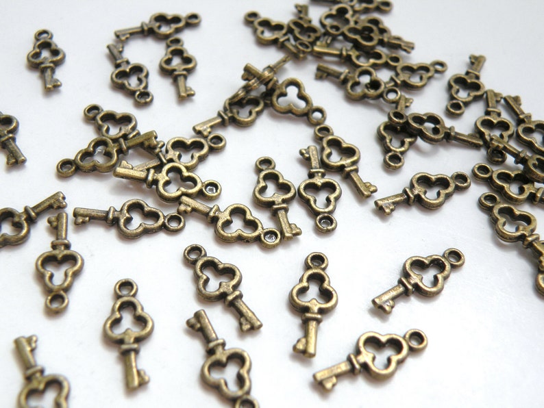 20 Clover Skeleton Key Small Charms Antique Bronze 16x6mm DB06577 - Etsy