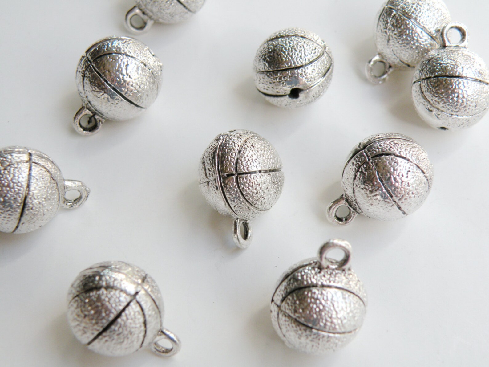 5 Basketball Sports 3D Charms Round Pendants Antique Silver 13.5mm ...