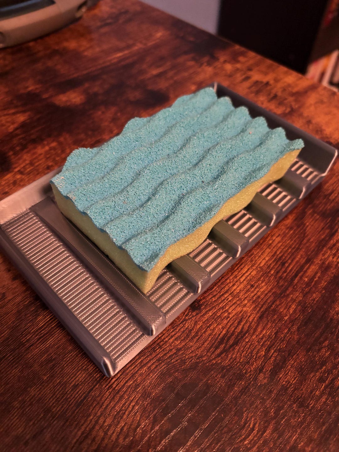 Minimalist Kitchen Sponge Drip Tray – Sticky Bottom With Sloped Drip ...