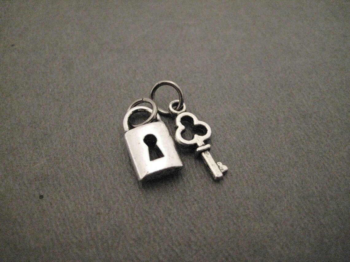 Pewter Small Lock and Vintage-look Key Charms - 1/2 Inch Small Lock ...