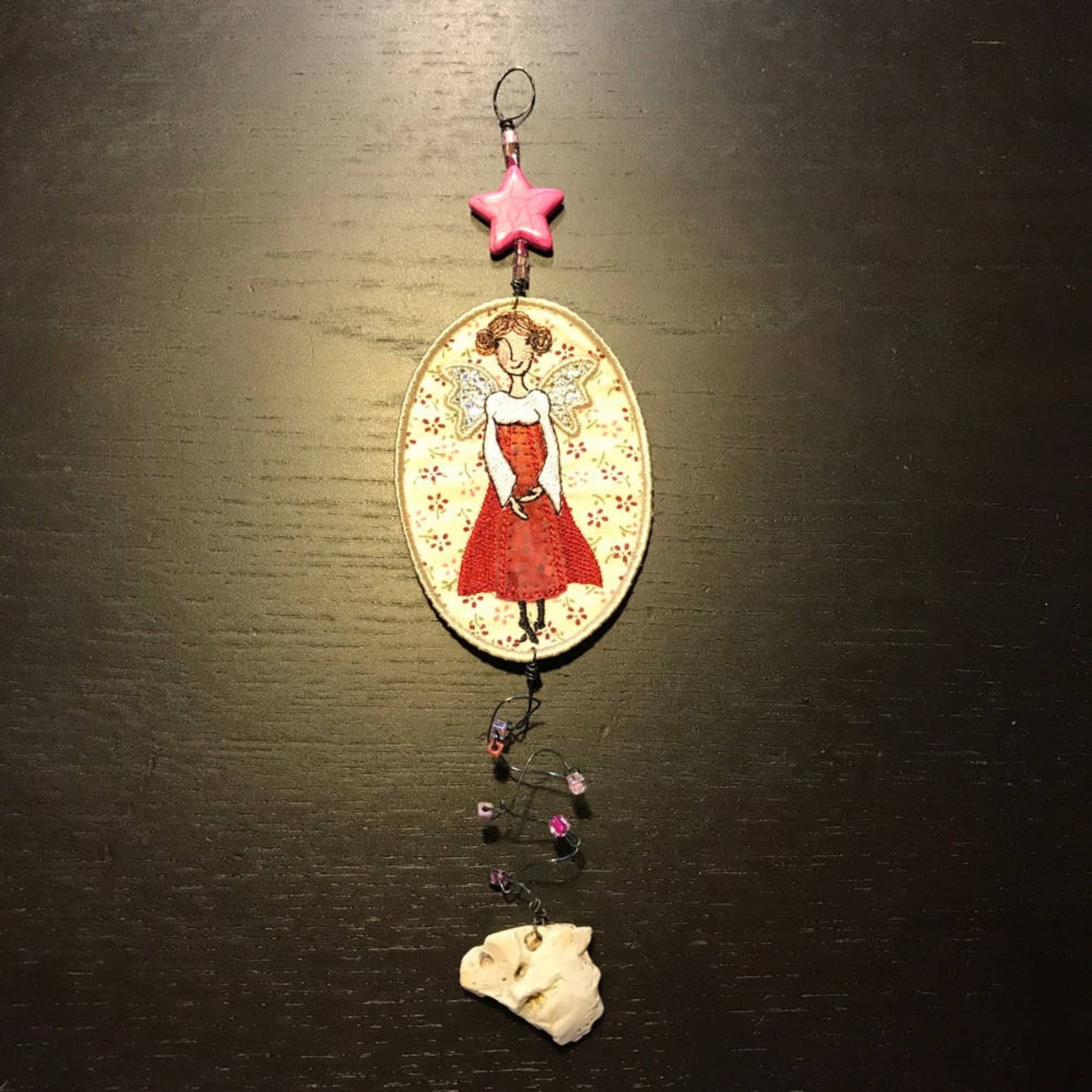 Tiny ANGELS IN MEDAILLONS, 3 Different Small and Detailled Angel ...