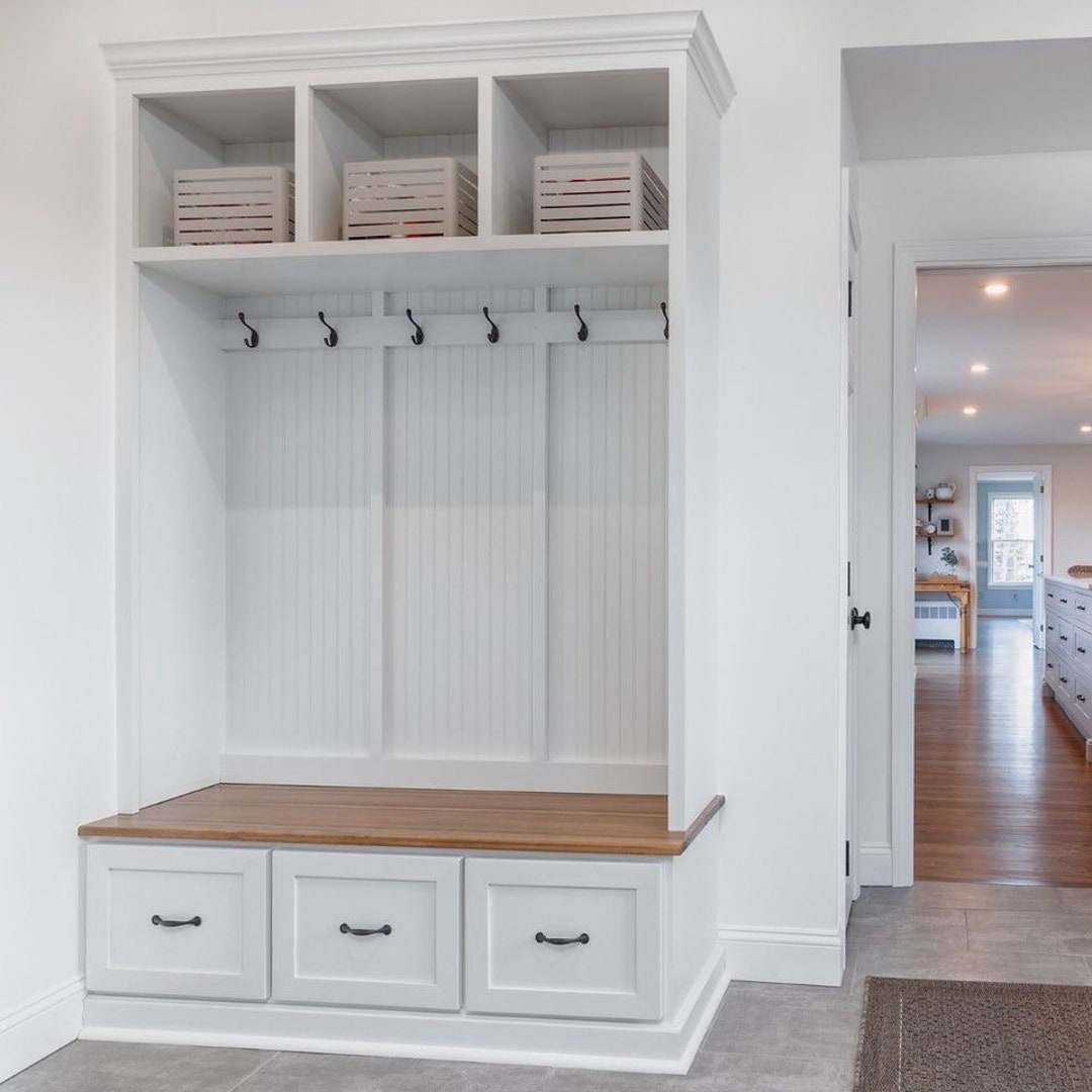 Georgia Handcrafted Mudroom Hall Tree: Customizable Entryway Storage ...
