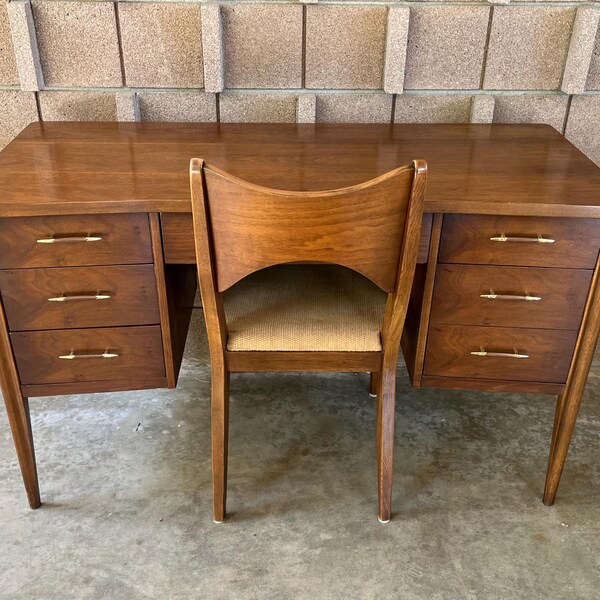 Broyhill Saga - Etsy