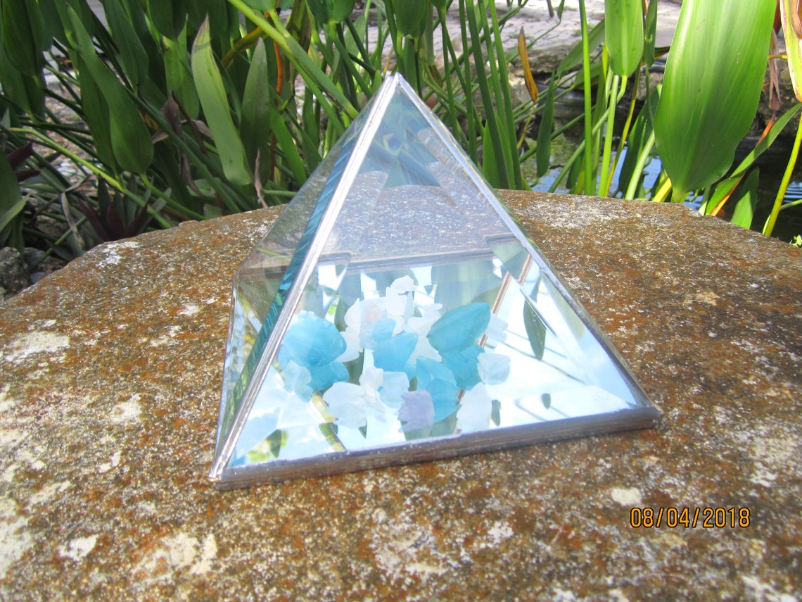 6" Pyramid Charging Box - Etsy