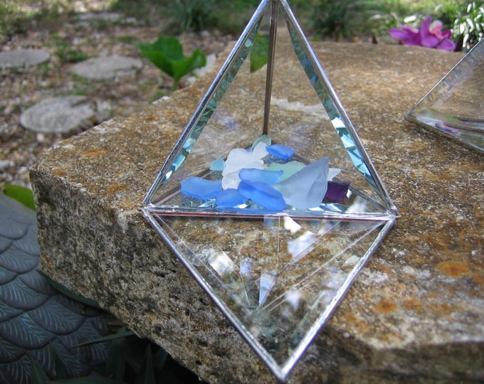 3" Pyramid Glass Box - Etsy