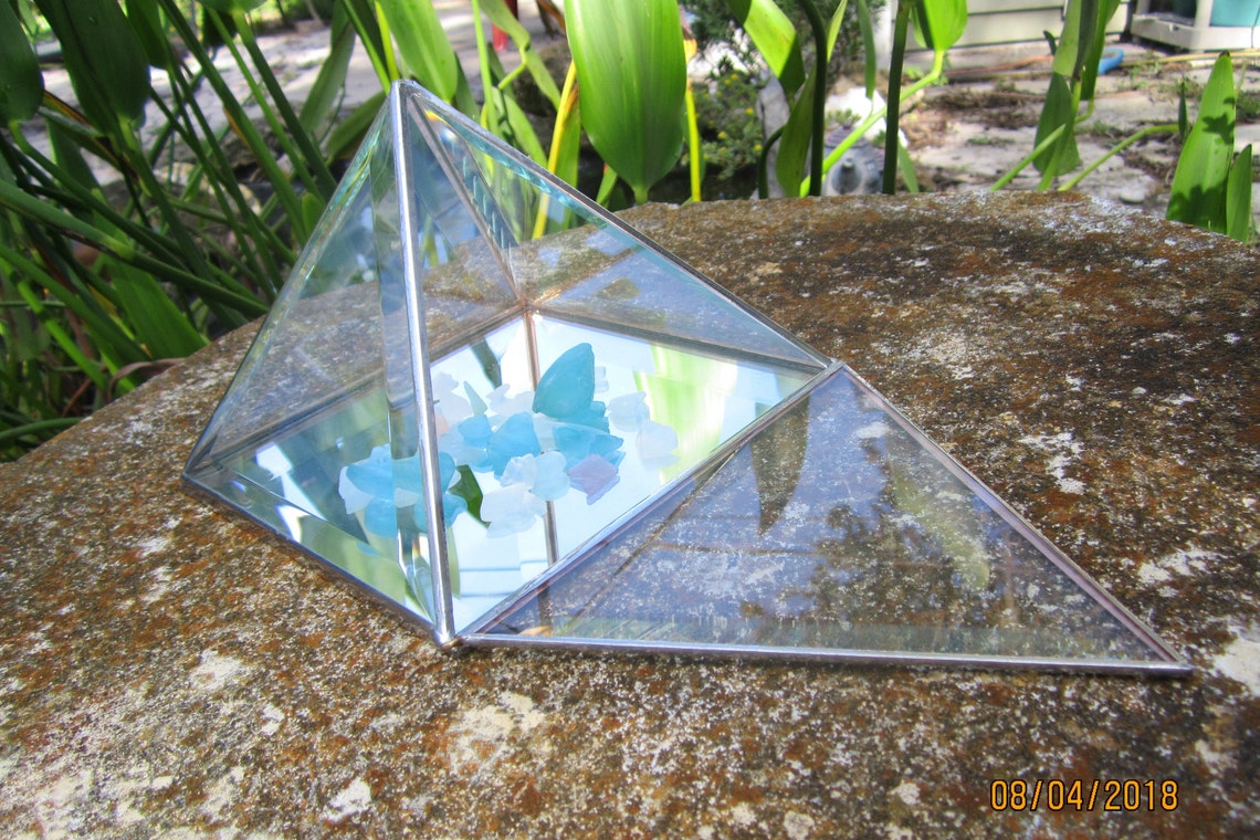 6 Pyramid Charging Box - Etsy