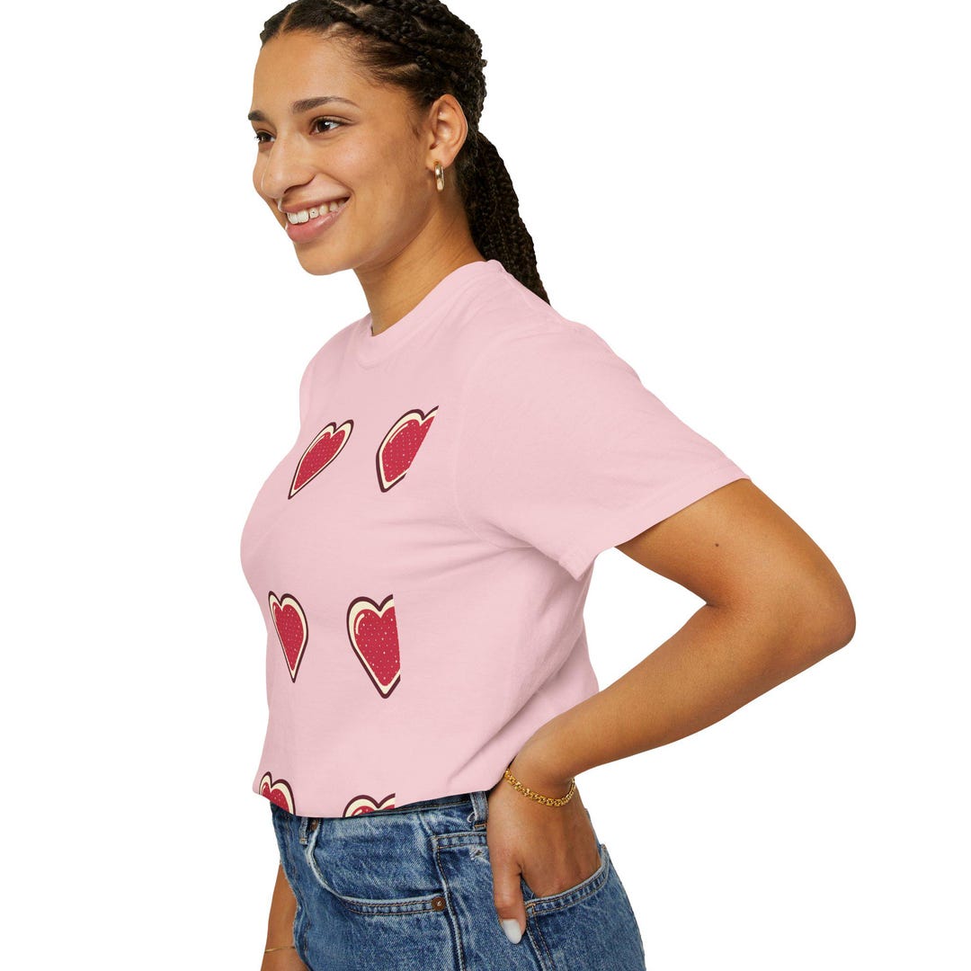 Red Heart Pattern T-shirt | Repeat Heart Graphic Tee - Etsy