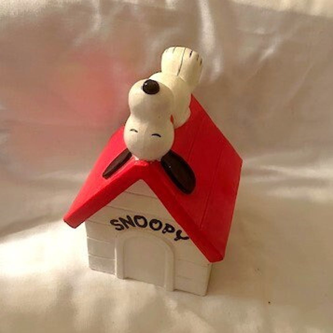 Snoopy and Doghouse Bank 9219 - Etsy
