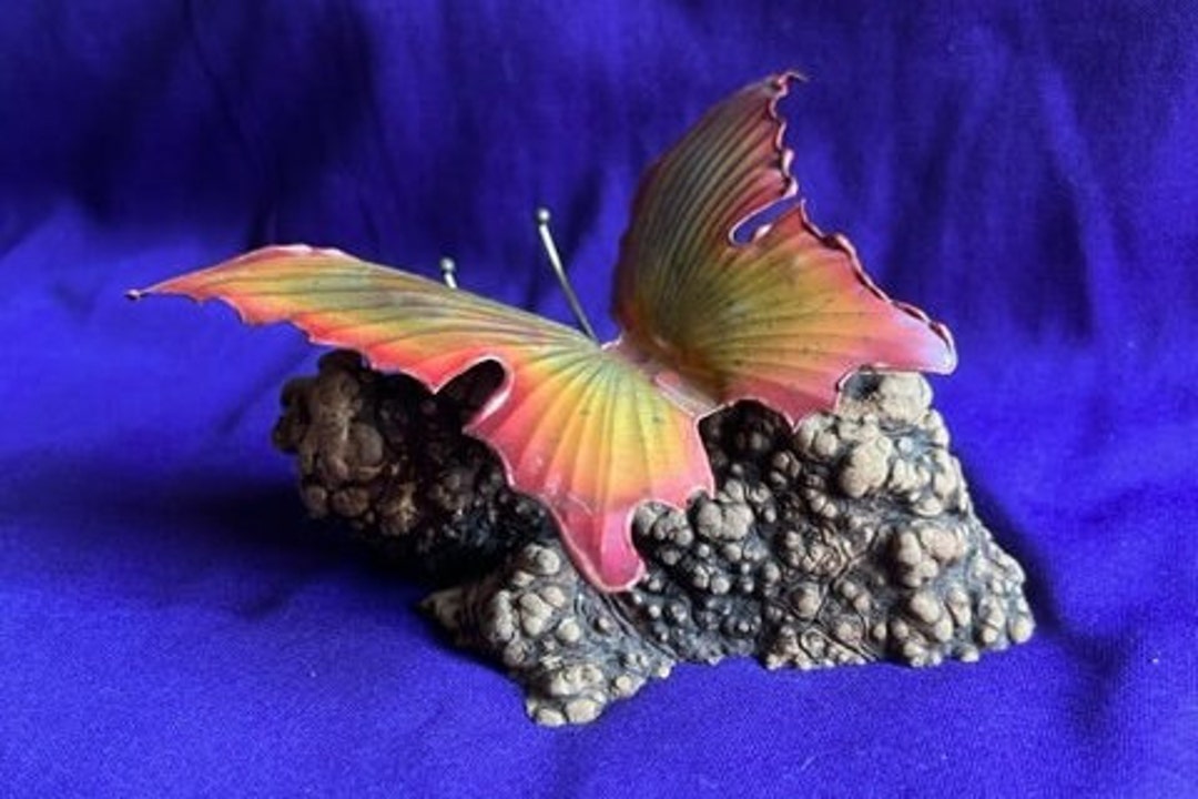 Butterfly Sculpture on Gnarly Wood Log (CHOICE), Vintage -- 8469-COD3 ...